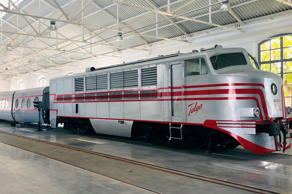 Composición Talgo II. Locomotora 350 3T “Virgen de Begoña” y cuatro coches